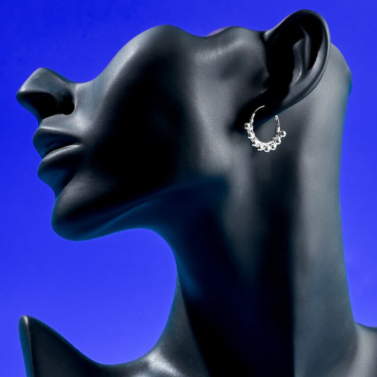 Aros con colgante luna y brillantes azules